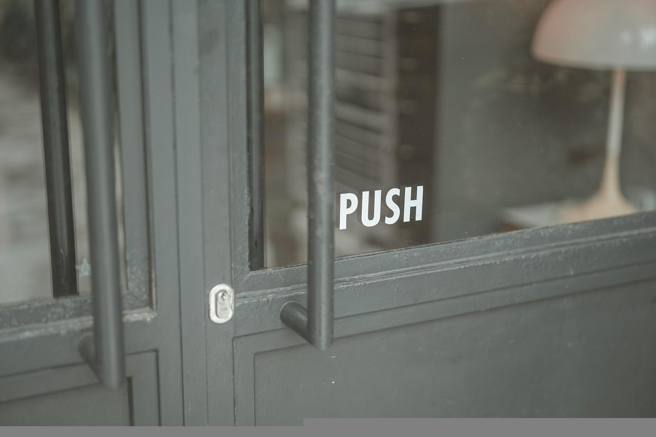 Comment Ouvrir Une Porte Sans Clé : Toutes les Astuces Ici Comment Ouvrir Une Porte Sans Clé : Toutes les Astuces Ici